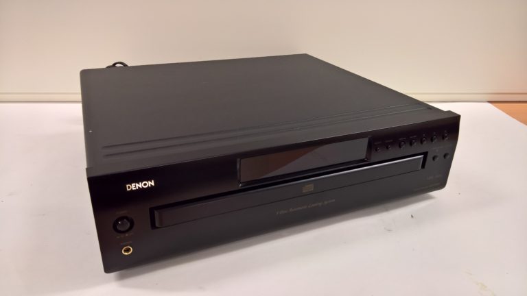 Denon DCM-500AE edestä | Oulun Seudun Tele & Audio Oy